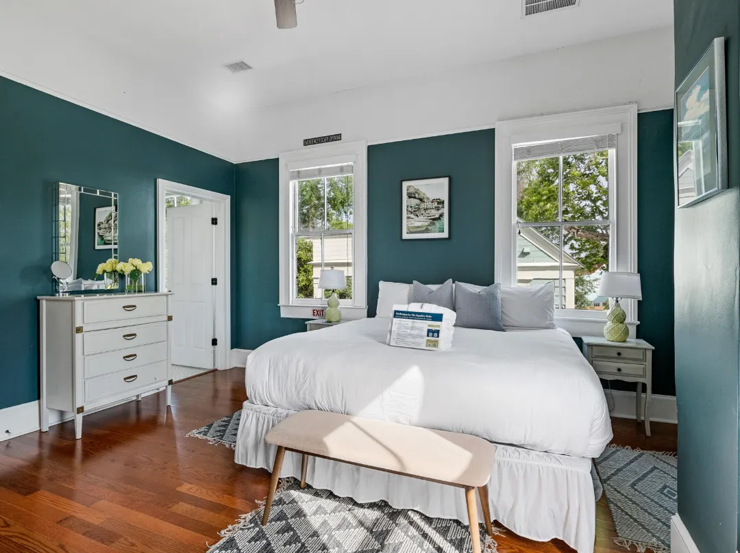 Charming Oasis With Exposed Brick And Modern Kitchen - Elegant Retreat - 查爾斯頓