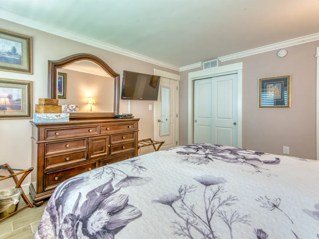 Walk-out Patio, Pool Access And Wifi - Gorgeous Beachfront Haven - Miramar Beach, FL