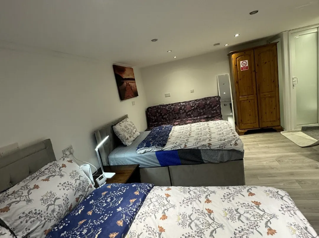 Abnb Accommodation Heathrow Airport-free Parking - Hertfordshire