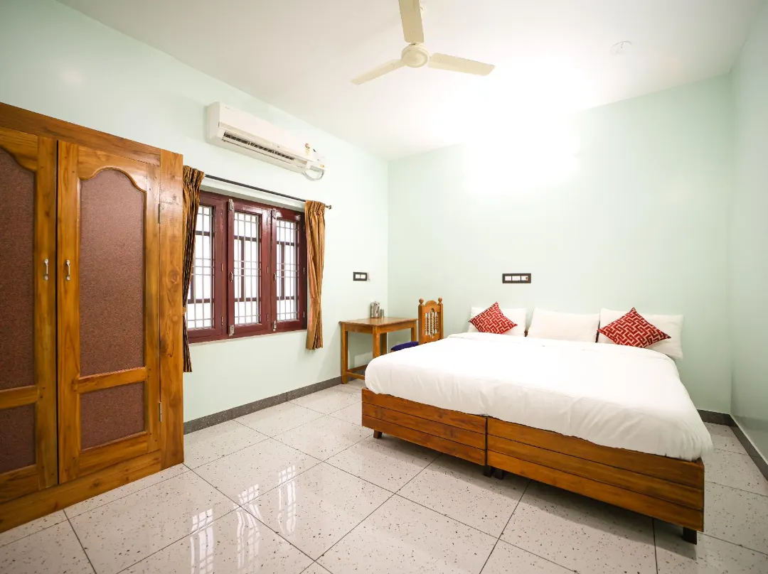 The Pothigai Palace - Courtallam