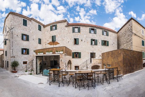 Heritage Palace Varos - Mag Quaint & Elegant Boutique Hotels Reviews ...