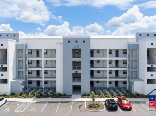 Stunning Resort Condo - Jacuzzi, Pool, Gym, Wifi, Balcony - Kissimmee, FL