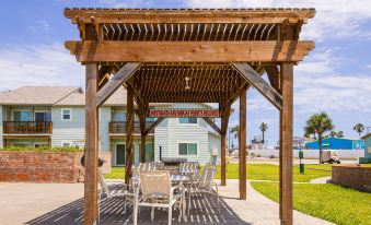 AH-F223 2nd Floor, Shared Pool, Hot Tub, Port Aransas - 2026 Prices ...