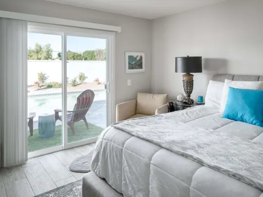 Luxurious Desert Oasis - Saltwater Pool, Hot Tub, Wifi - Mesa, AZ