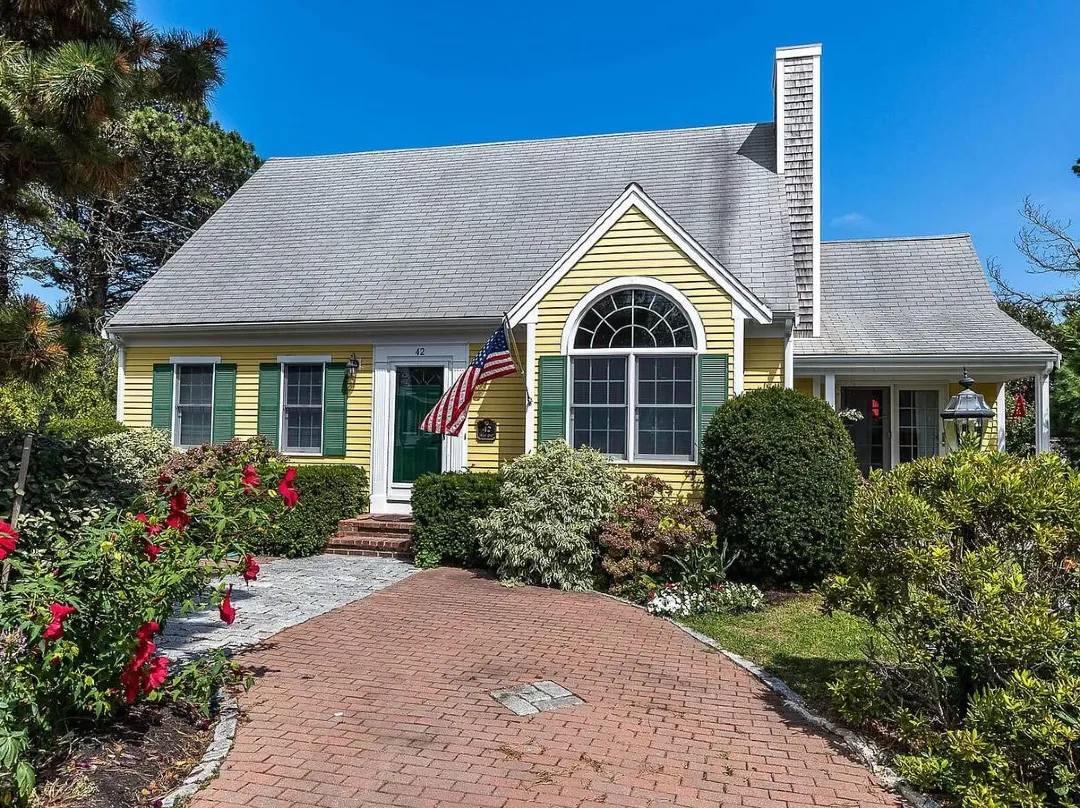 By The Sea Guests Bed & Breakfast And Suites - Cape Cod, MA