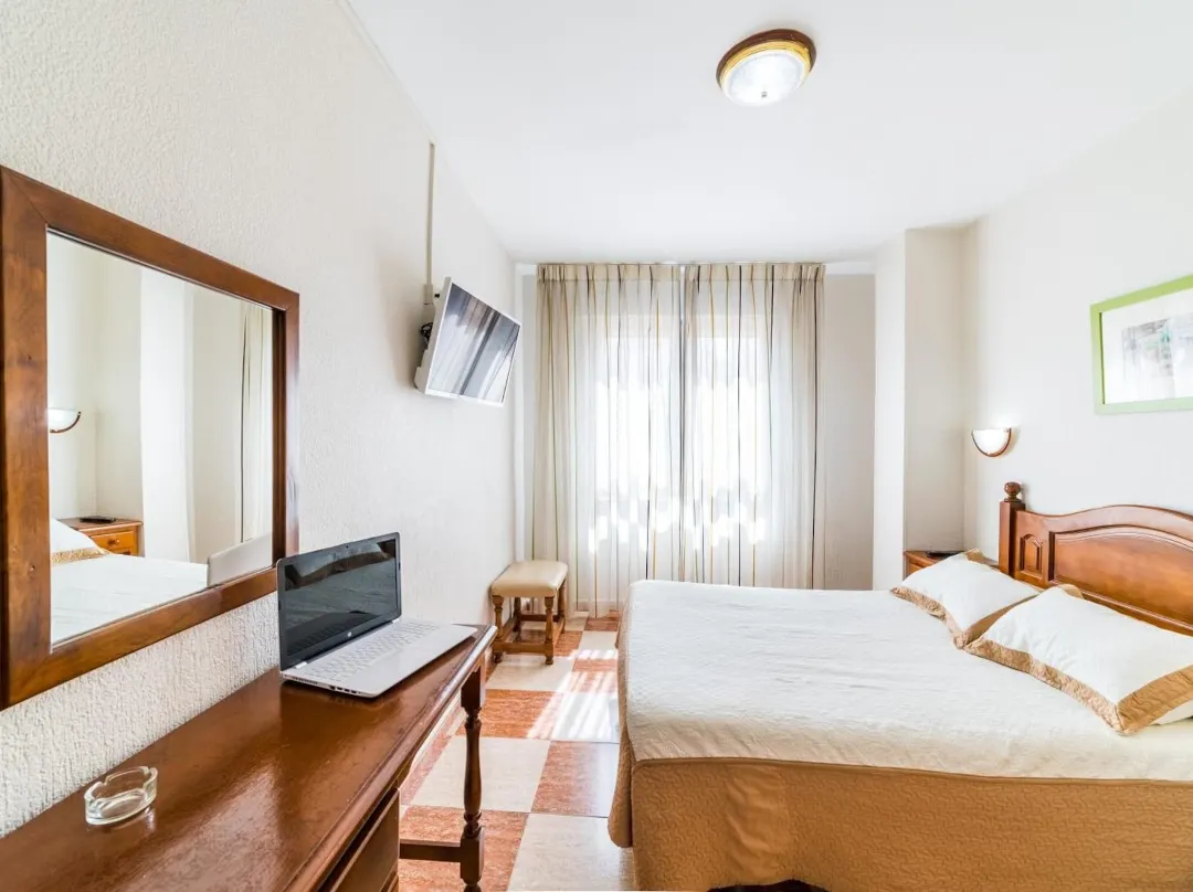 Hotel Sevilla En El Centro De Almería - Almería