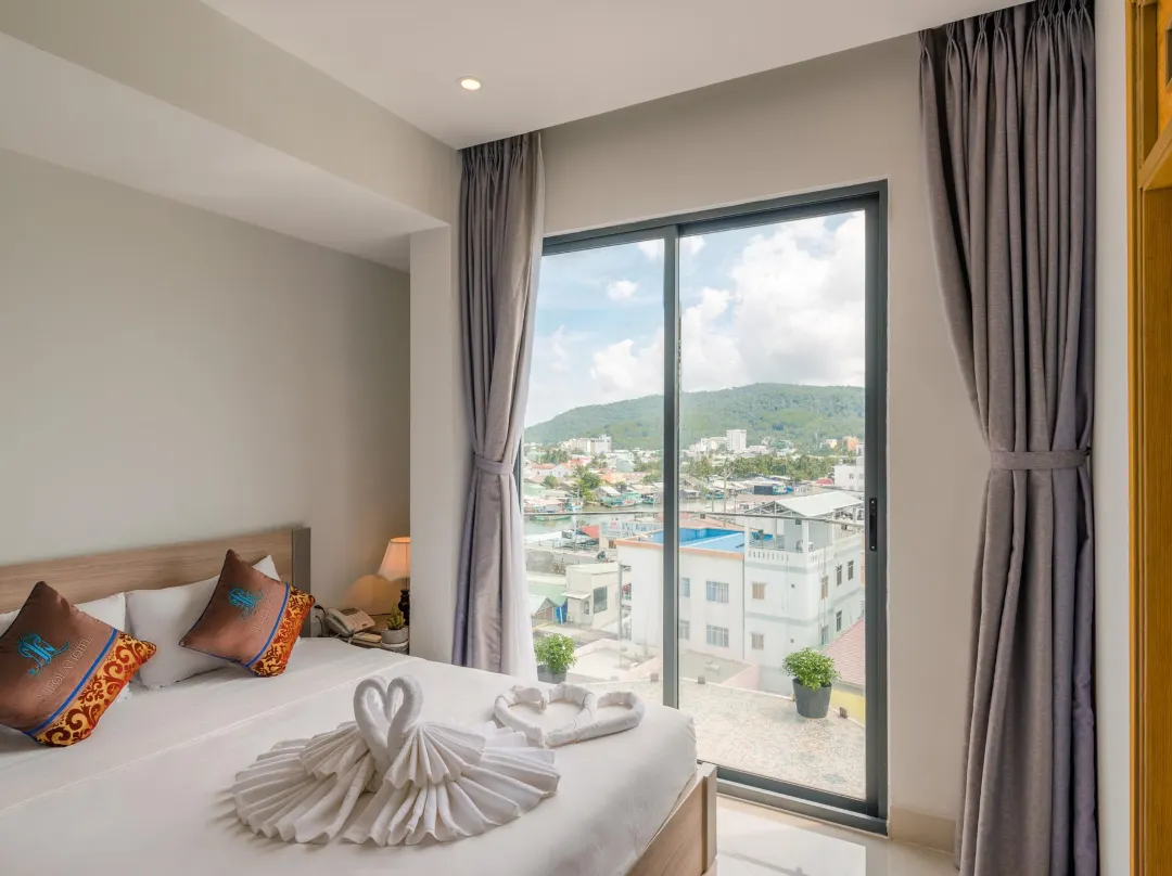 Nipola Hotel - Dương Đông