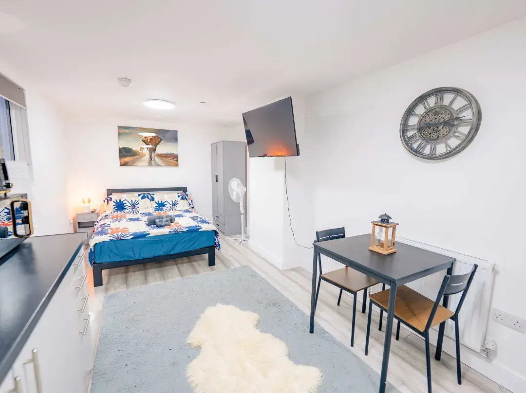 Spacious 9bed Home - 9 En-suites & Large Kitchen - Cardiff