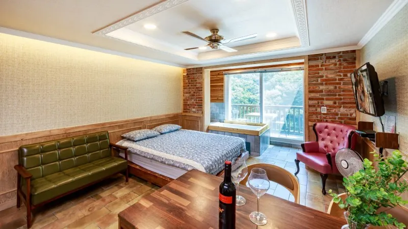 Gyeongju Rosso House Pension - Gyeongju-si
