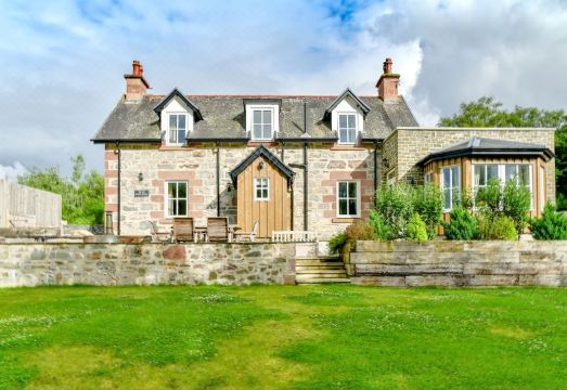 Escape to the Scottish Highlands "The Old Police House" Daviot ...