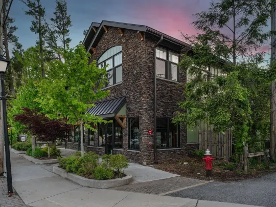 Charming Balcony And Contemporary Comfort - Elegant Mountain Retreat - Blowing Rock, NC