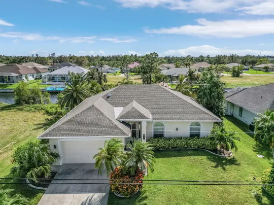 Heated Pool And Serene Freshwater Canal Views - Charming Haven - Sanibel Island, FL
