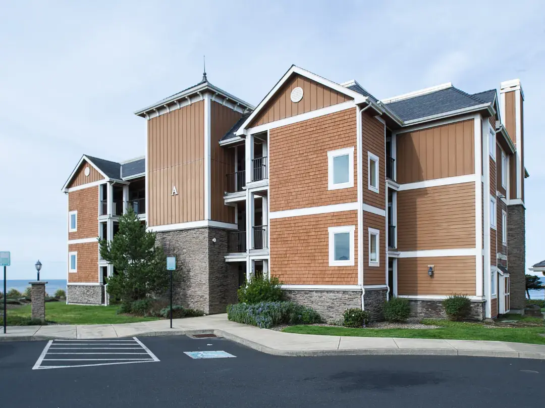 Stunning Views And Elegant Interiors - Luxurious Oceanfront Haven - Newport, OR