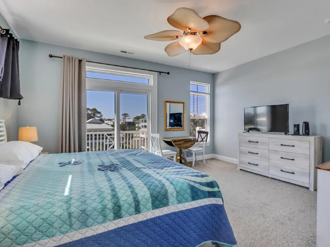 Spacious Balconies And Modern Kitchen - Inviting Coastal Retreat - Carolina Beach, NC