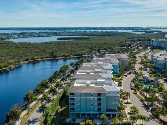Spectacular Sunrise Views And Resort Amenities - Stunning Tropical Retreat - Longboat Key, FL