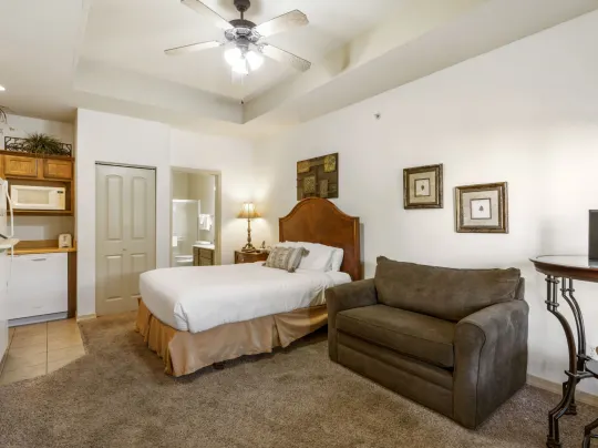 Private Balcony And Golf Course Views - Stunning Modern Retreat - Branson, MO