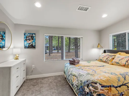 Spacious Cabin With Electric Fireplace - Cozy Mountain Retreat - Flagstaff, AZ