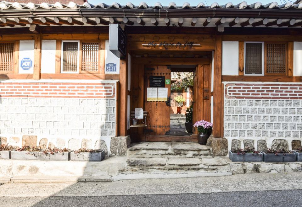 Wwoof Korea Hanok Guesthouse in Seoul - 2026 Prices & Reviews | Trip.com