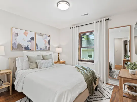 Spacious Backyard And Fully Stocked Kitchen - Inviting Getaway Retreat - Columbia, MO