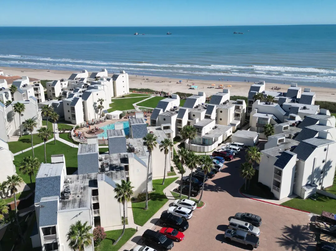 Tropical Pools And Beach Access - Stylish Coastal Haven - South Padre Island, TX