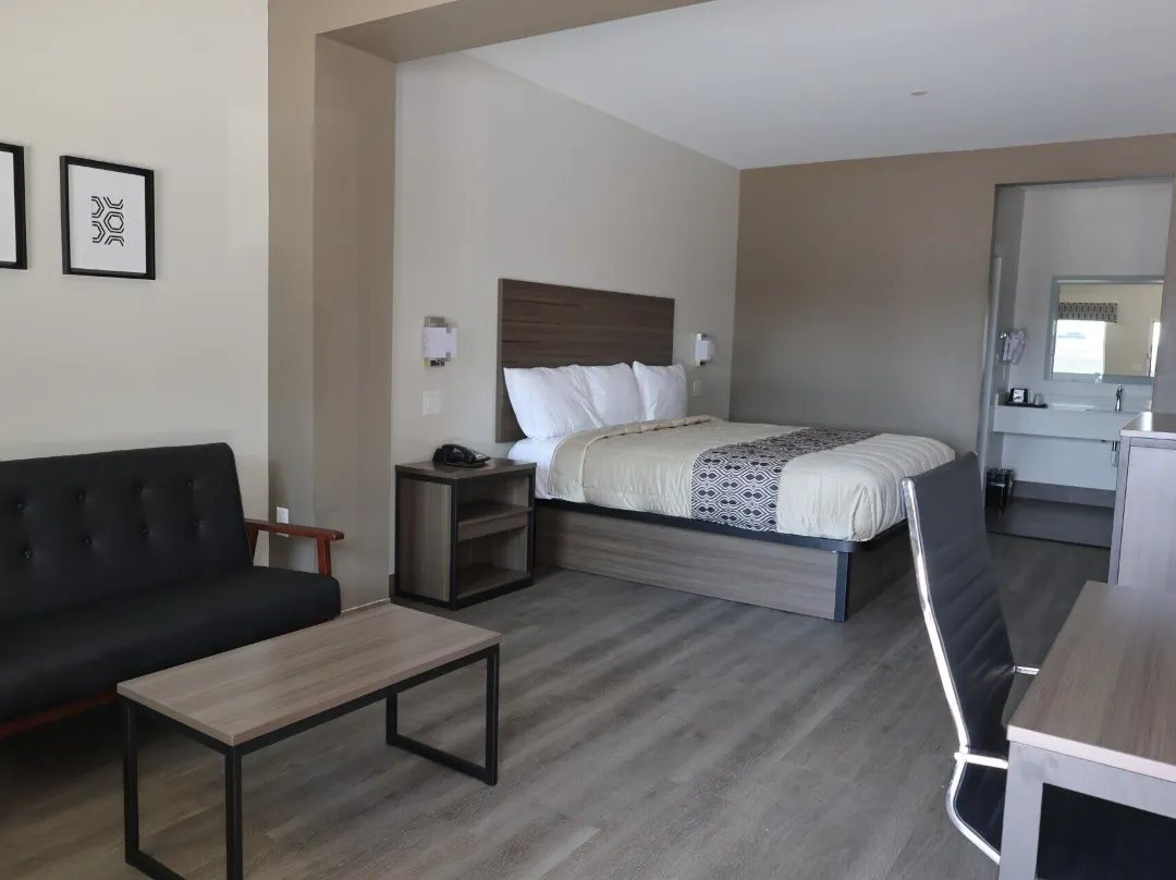 Hotel Royale - Pearland, TX