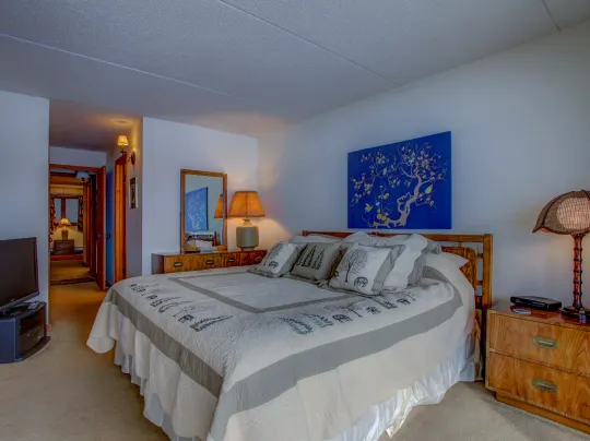 Breathtaking Lake Views And Cozy Comfort - Charming Mountain Escape - Silverthorne, CO