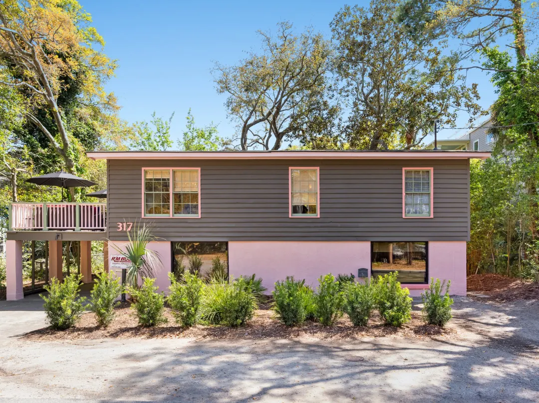 Spacious Outdoor Deck And Vintage Charm - Inviting Coastal Retreat - Kiawah Island, SC