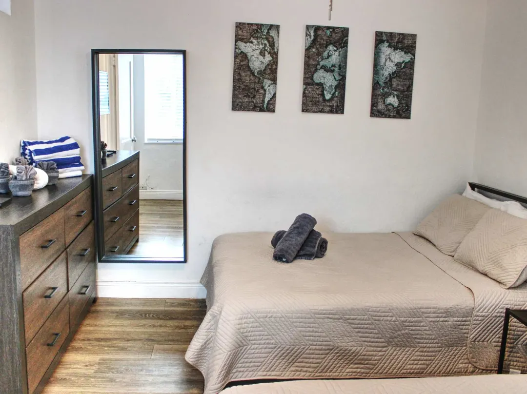 Steps To Beach With Dining Area And Extras - Charming Coastal Retreat - Hollywood, FL