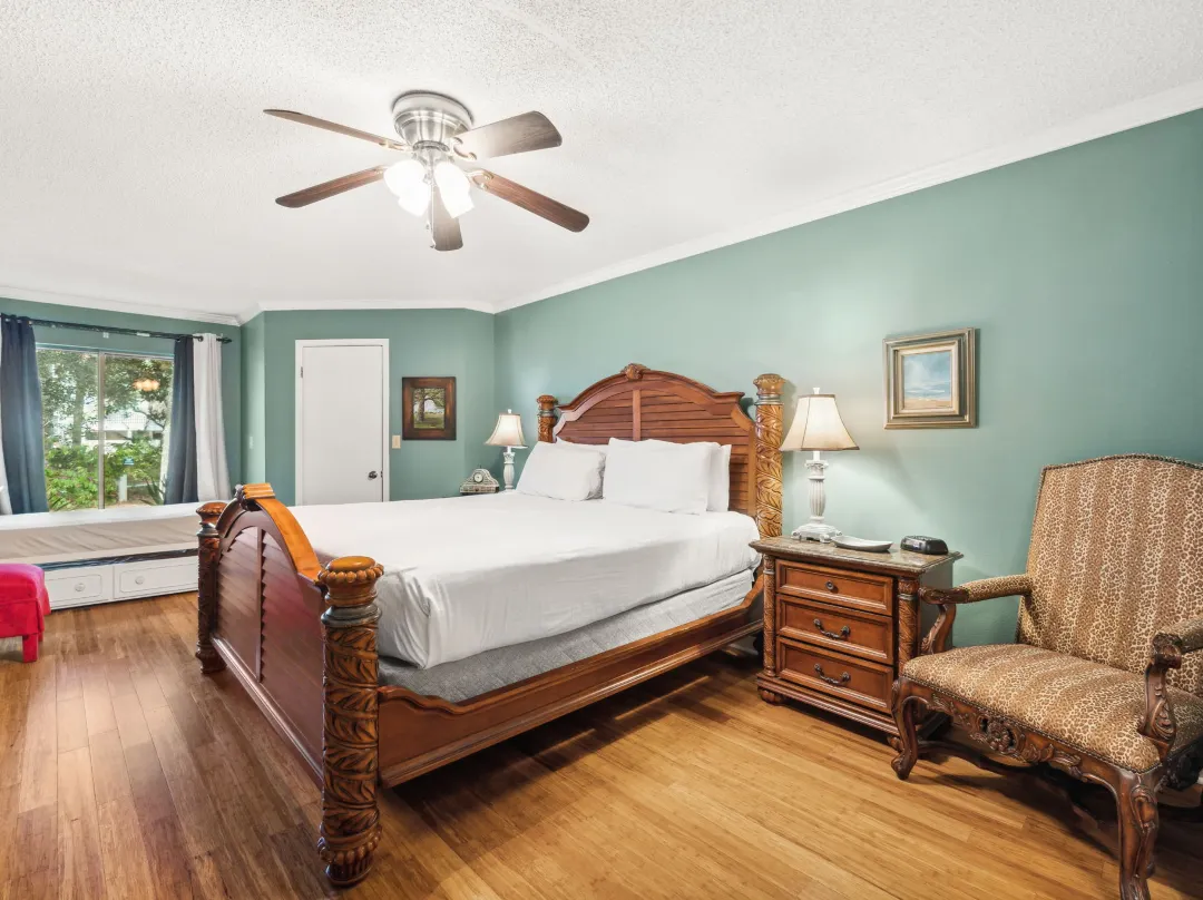 Coastal Décor And Outdoor Grills - Charming Beach Haven - Miramar Beach, FL