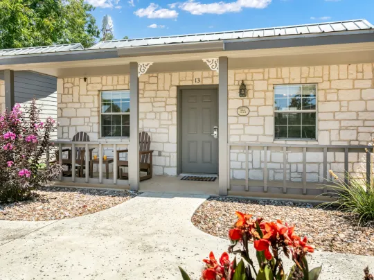 Tranquil Retreat - Shared Hot Tub/pool Access In Town - Fredericksburg, TX