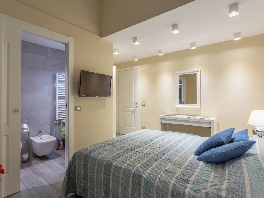 Carla's Rooms With Private Bathroom & Shared Kitchen - Florence