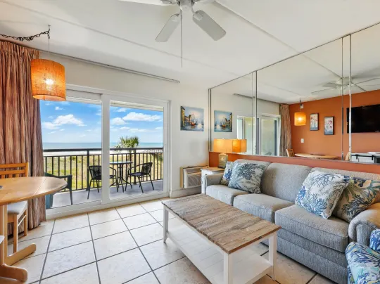 Balcony Suite With Ocean View And Full Kitchen - Colorful Coastal Retreat - 