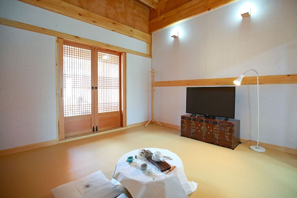 Wiyeonjae Hanok Stay - Gyeongju-si
