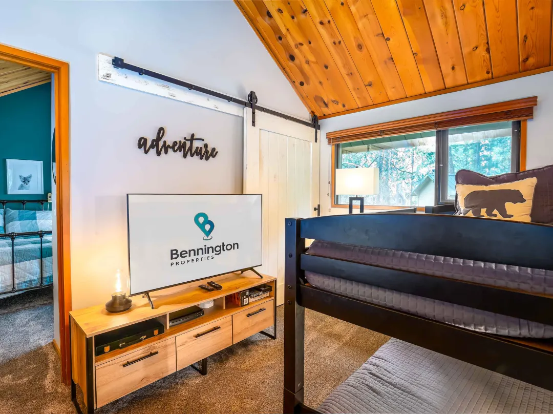 Charming Cabin With Community Pool And Cozy Fireplace - Inviting Escape - Sunriver, OR