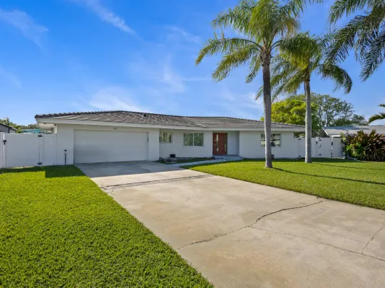 Pool, Kayaks, And Stunning Sunsets - Luxurious Waterfront Oasis - Cocoa Beach, FL