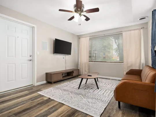 University Urban Oasis 1br Close To Dt Peoria - Peoria, IL