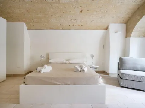 Palazzo Della Torre 004 - Historical Modern Stay - Bari