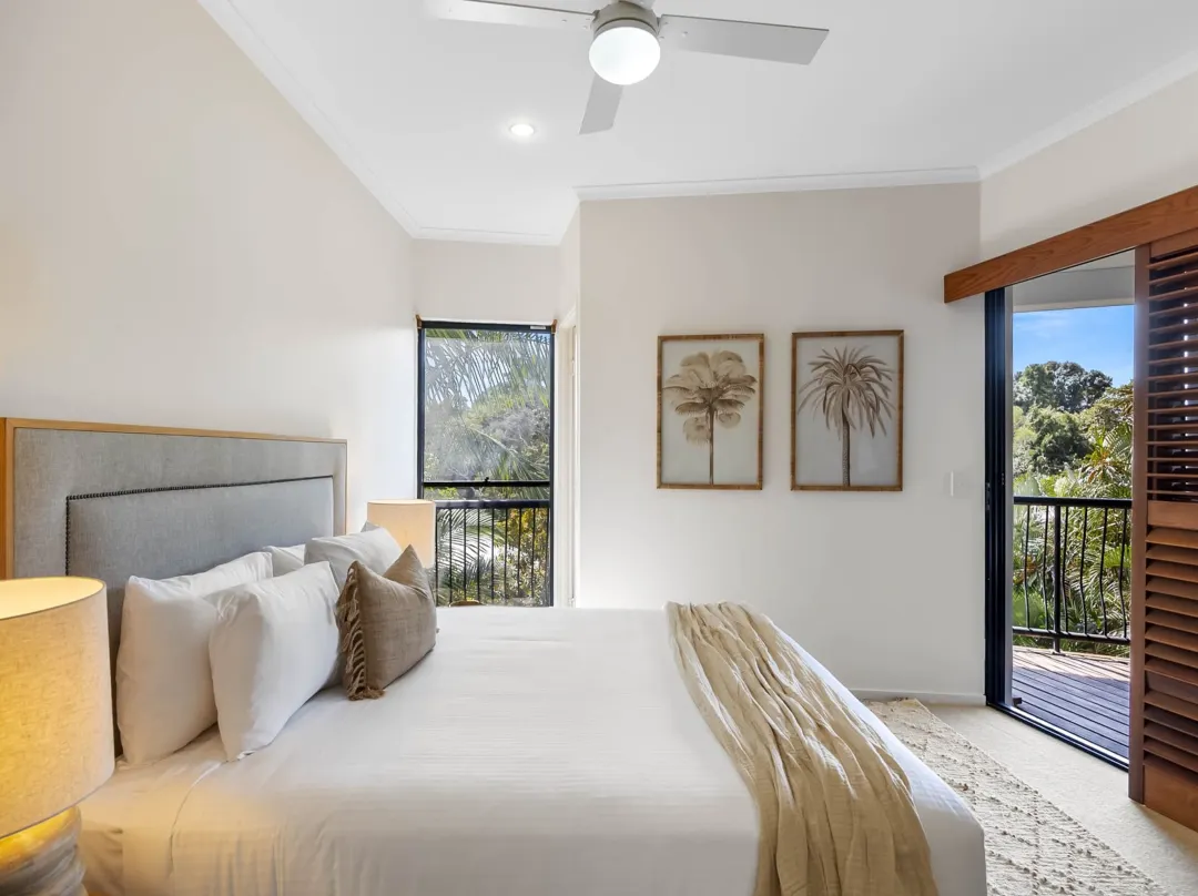 Beachside 4-bed Retreat With Study Nook & Views - Noosa