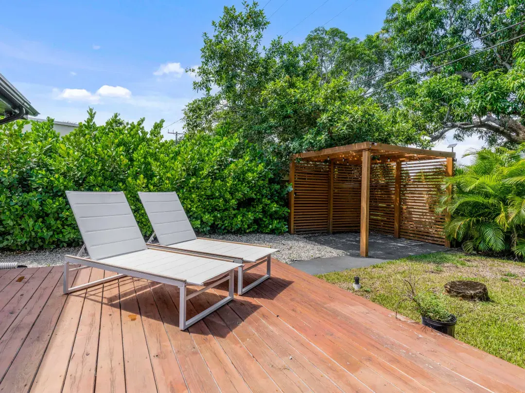 Private Fenced Backyard And Hot Tub - Luxurious Modern Retreat - Miami