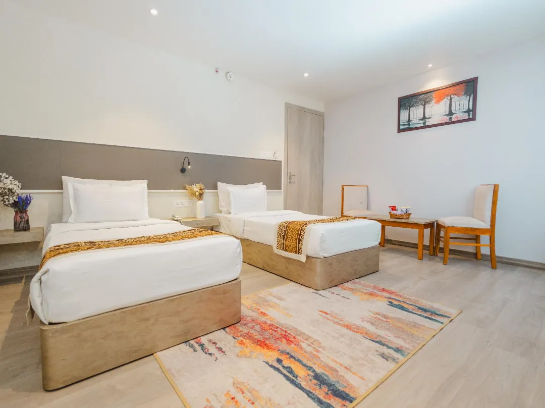 Hotel Ratana International - Lucknow