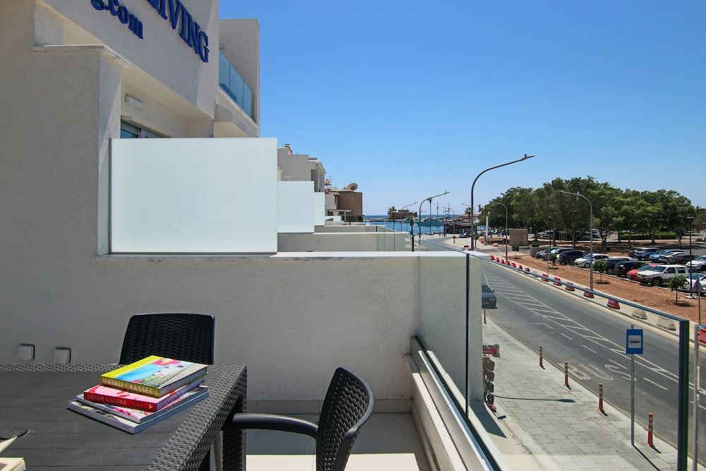 Phaedrus Living - Seaside Luxury Flat Harbour 108 - Paphos