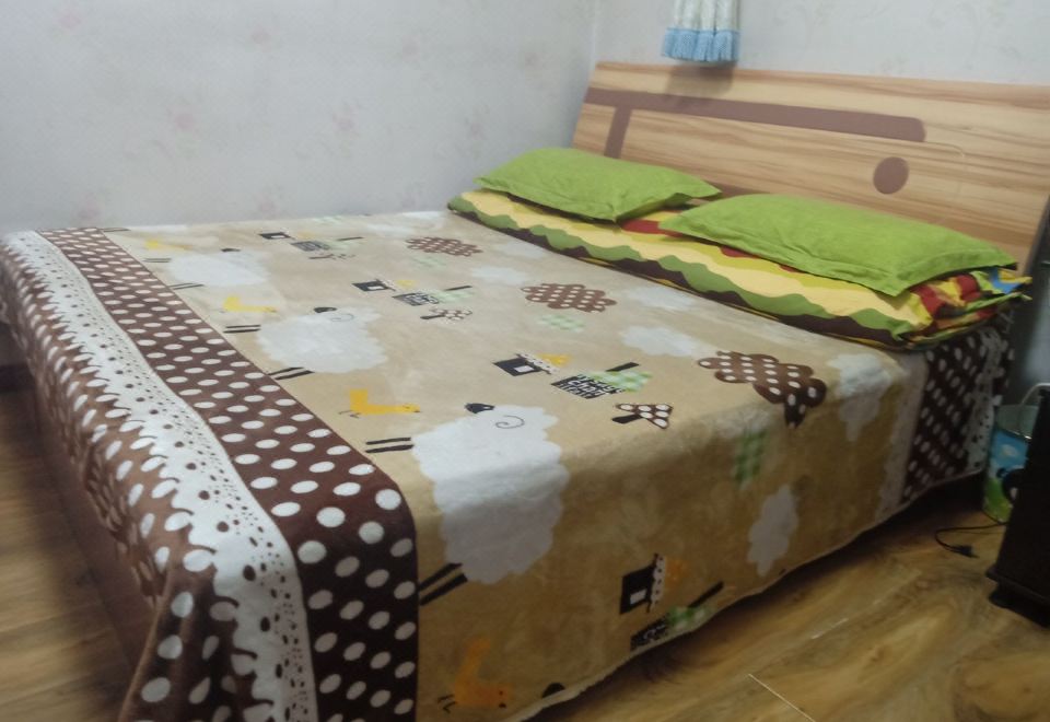 Trendy Specialty Homestay (Tai'an North Road)(潮流特色民宿(泰安北路分店)), Pingyao ...