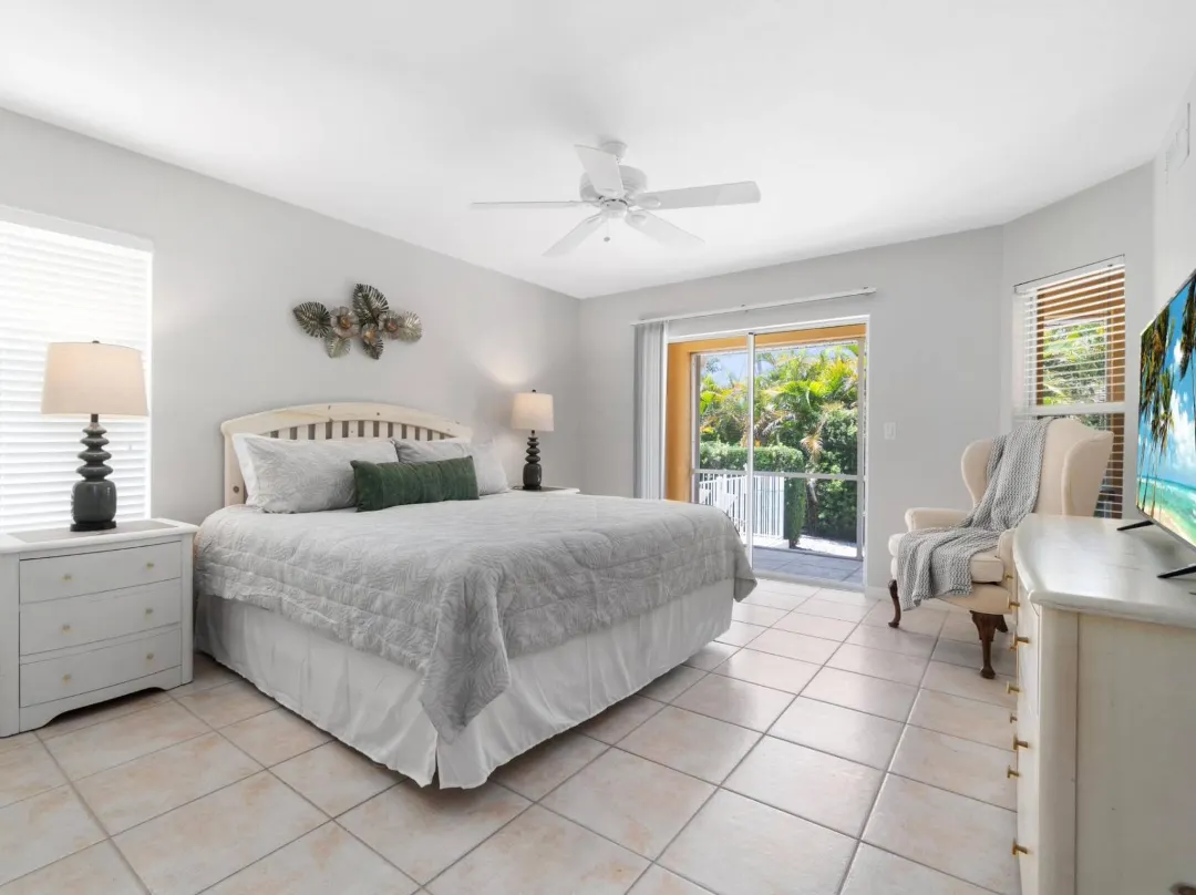 Secret Beach Access And Open Air Pool - Charming Tropical Retreat - Marco Island