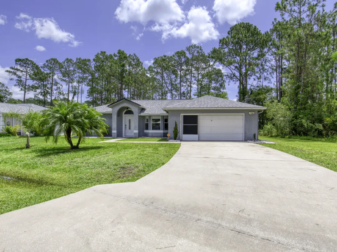Spacious Backyard Retreat With Fire Pit - Charming Family Getaway - Palm Coast, FL