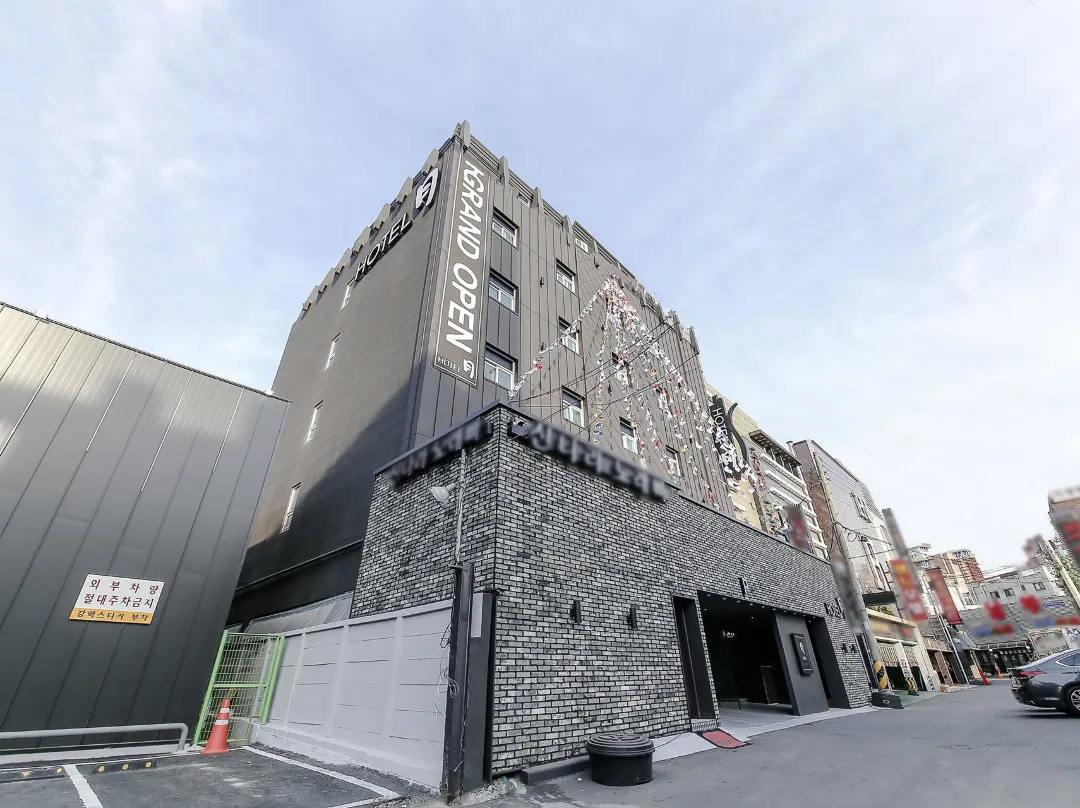 Indeokwon Wol - Seoul