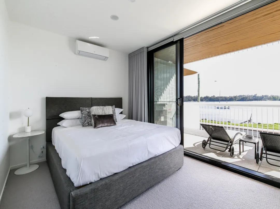 Bayfront Holiday Retreat With Parking - Batemans Bay