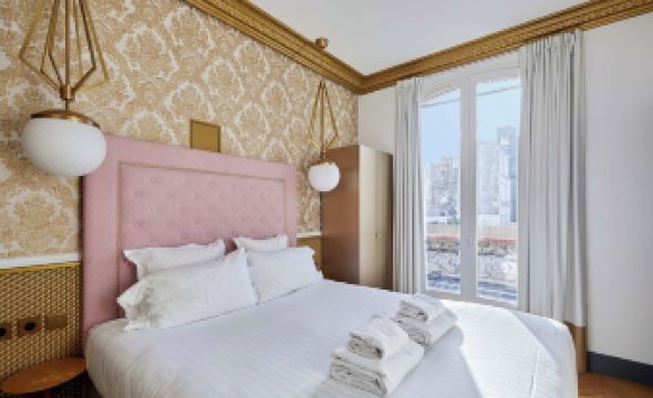 Superb AC- 1bdr Ave Montaigne - Arc de Triomphe by Studio Prestige ...