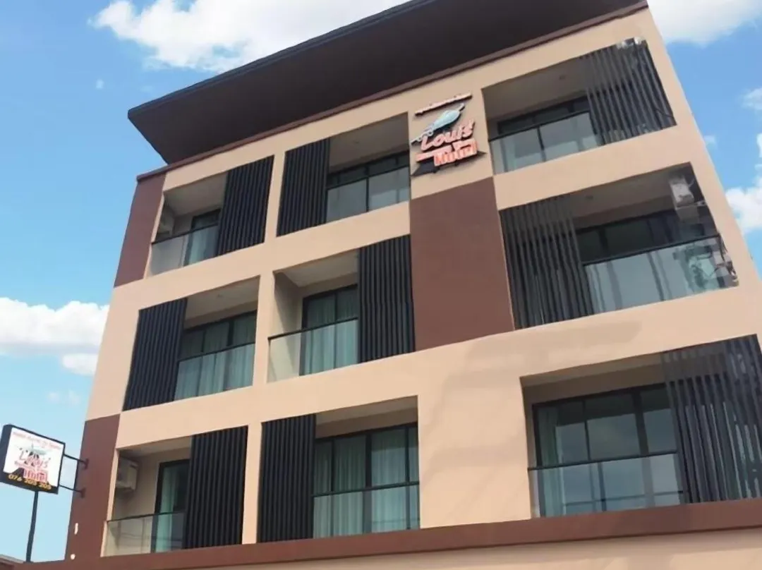 Louis' Runway View Hotel - Takua Thung District