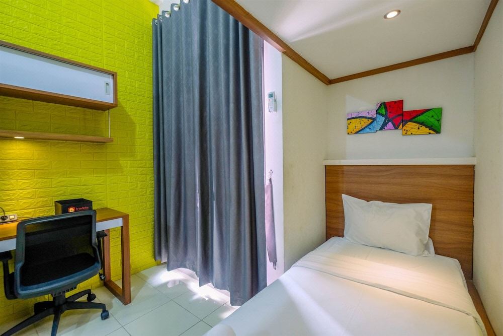 Comfort Studio With Bunk Bed At Dave Apartment - Depok