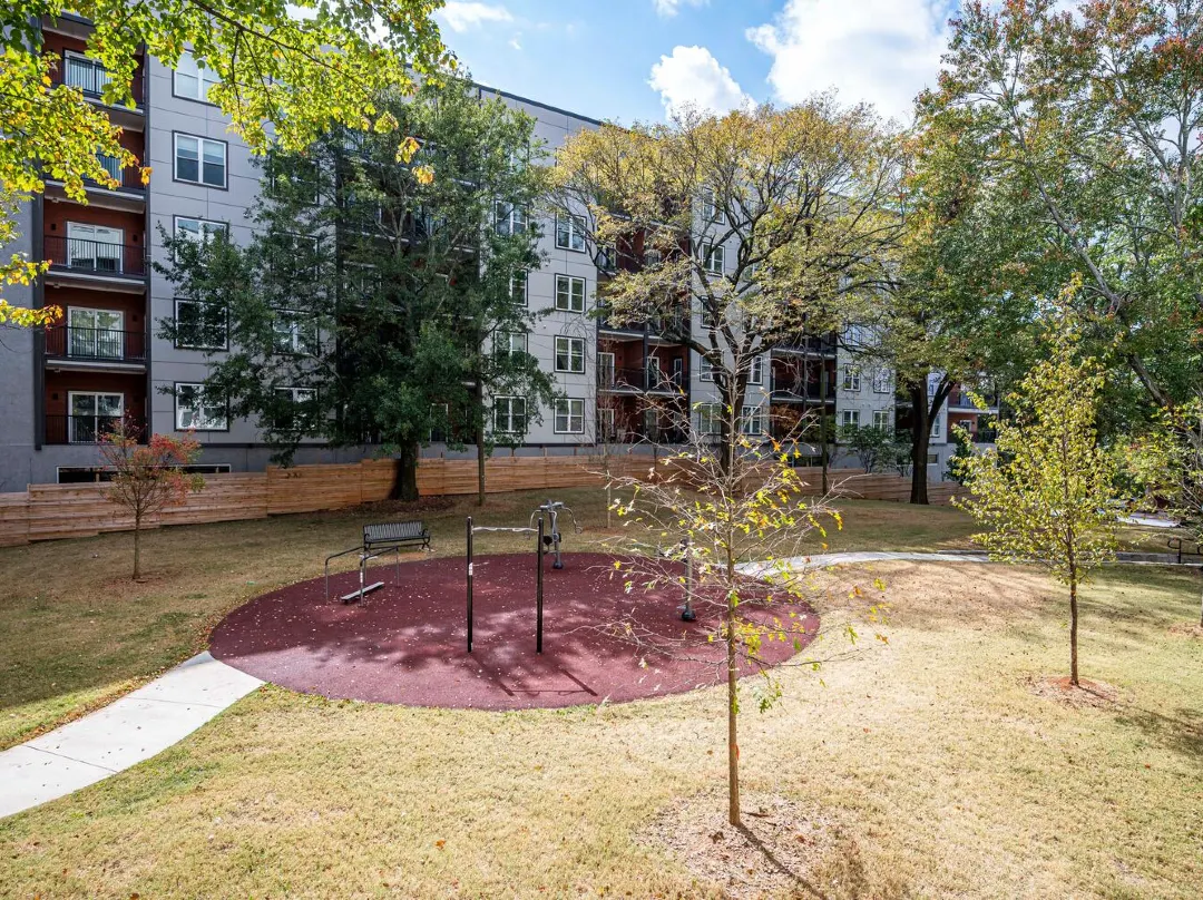 Convenient Location And Cozy Balcony - Charming Urban Retreat - Atlanta, GA